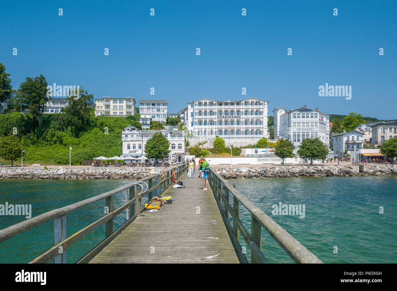 Pier with historic villas and hotel Fürstenhof, Sassnitz, Rügen ...