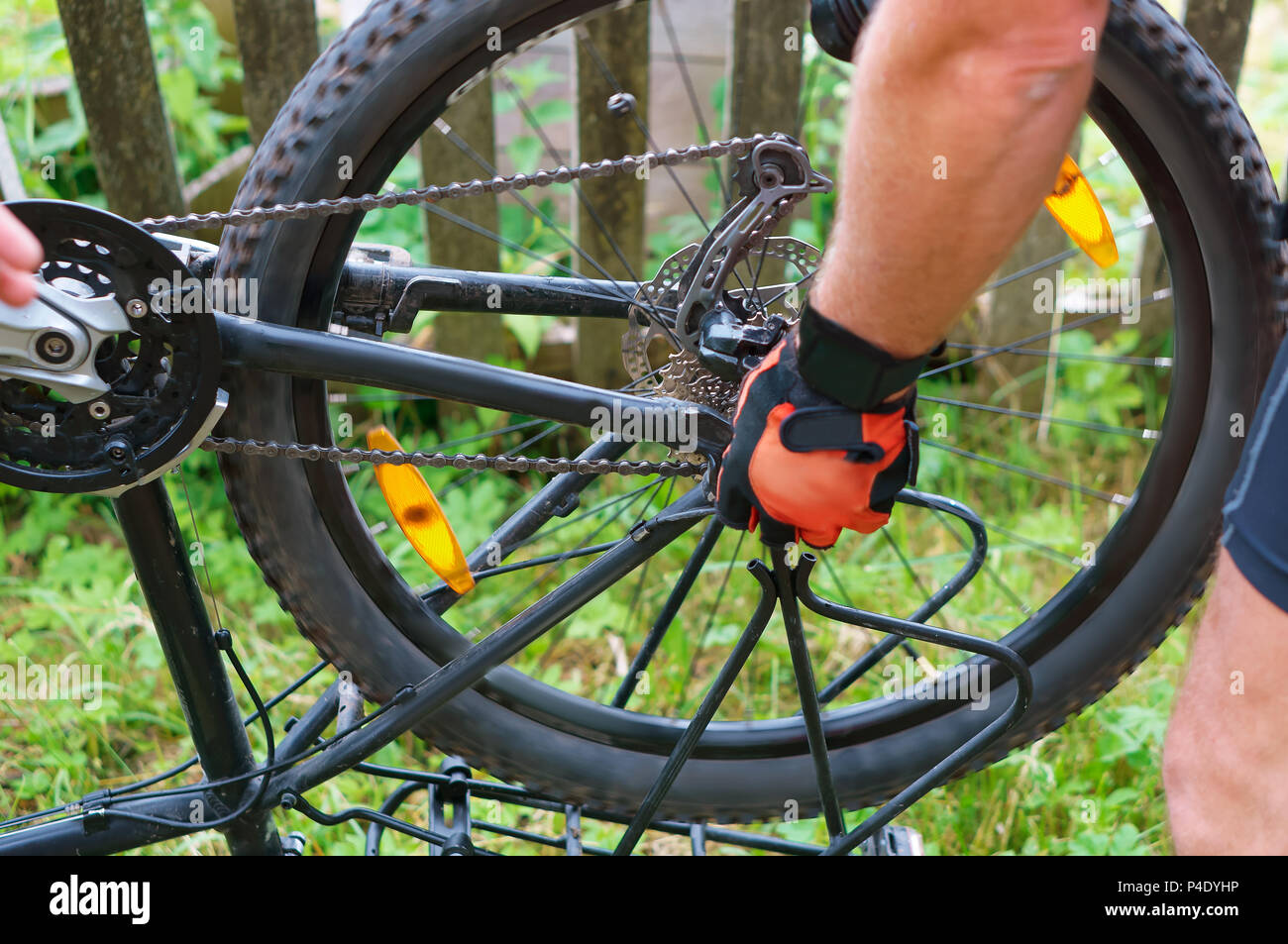 install the wheel, remove the Bicycle wheel, to repair the bike Stock ...
