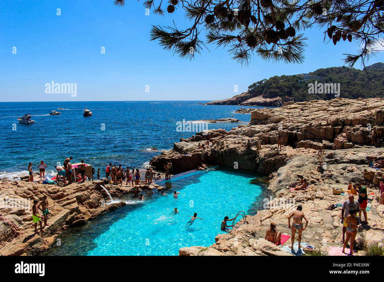 Es cau pool hi-res stock photography and images - Alamy