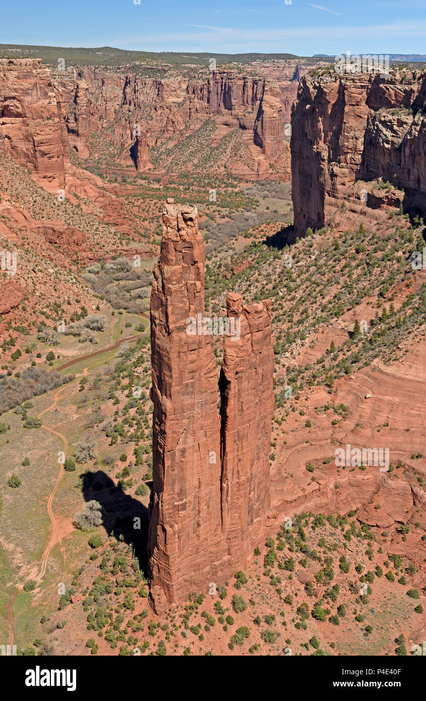 Red sandstone spire spider rock hi-res stock photography and images - Alamy
