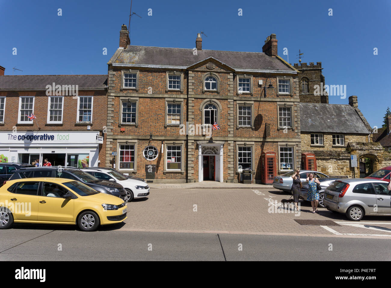 The market square in the historic market town of Towcester ...