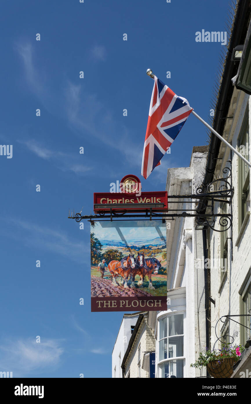 Hanging pub sign hi-res stock photography and images - Alamy