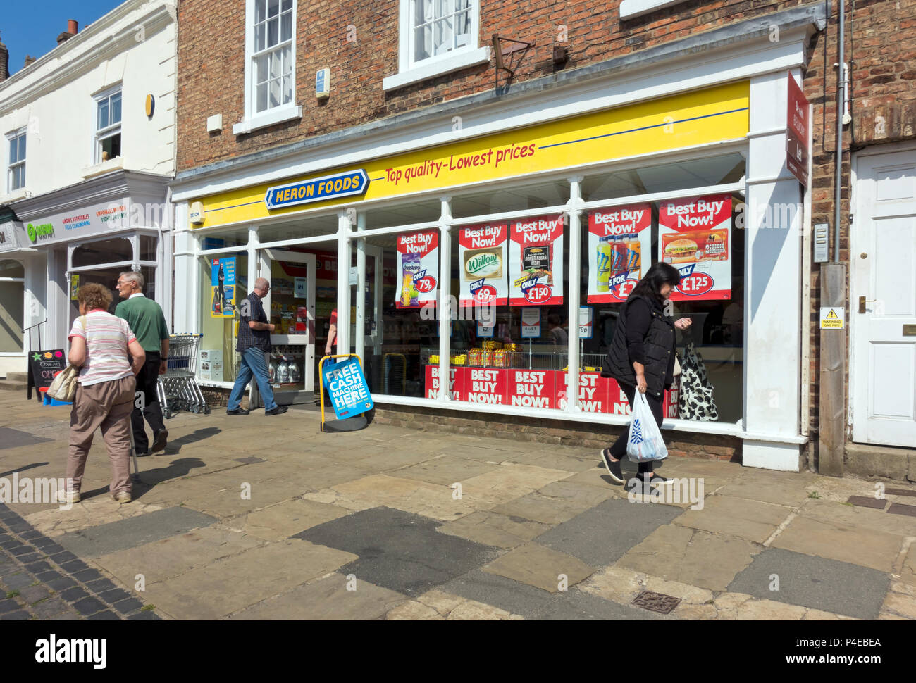 Small supermarket uk hi-res stock photography and images - Alamy
