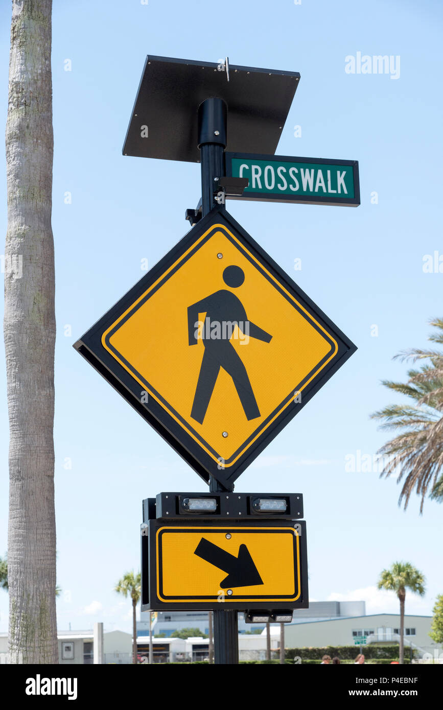 Yellow man walking sign hi-res stock photography and images - Alamy