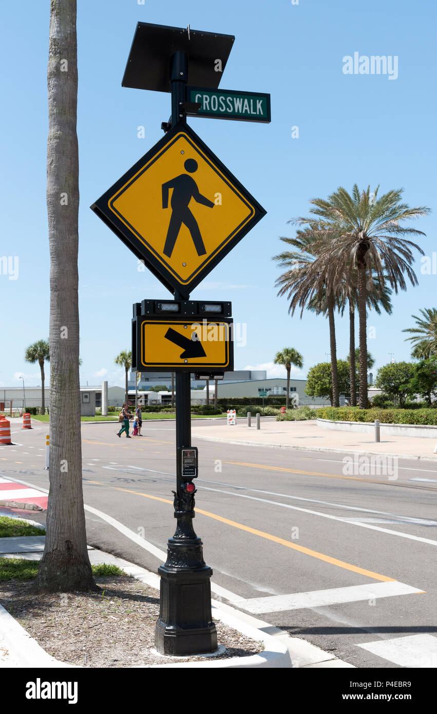 Walking man traffic sign hi-res stock photography and images - Alamy