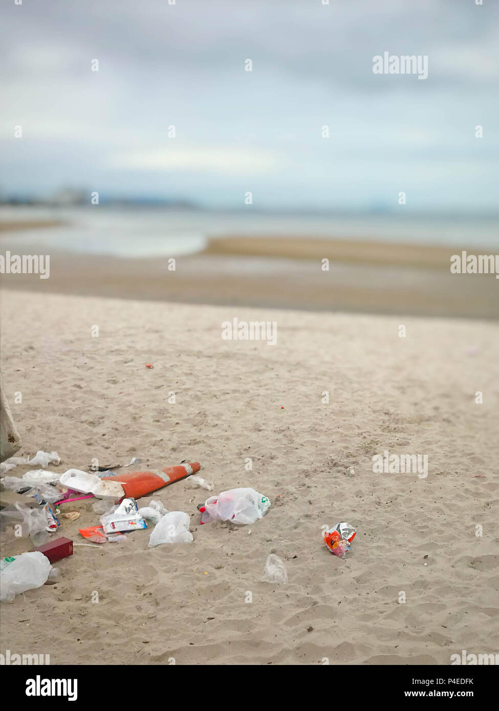 Garbage on the beach, Dirty beach on blue sky Stock Photo - Alamy