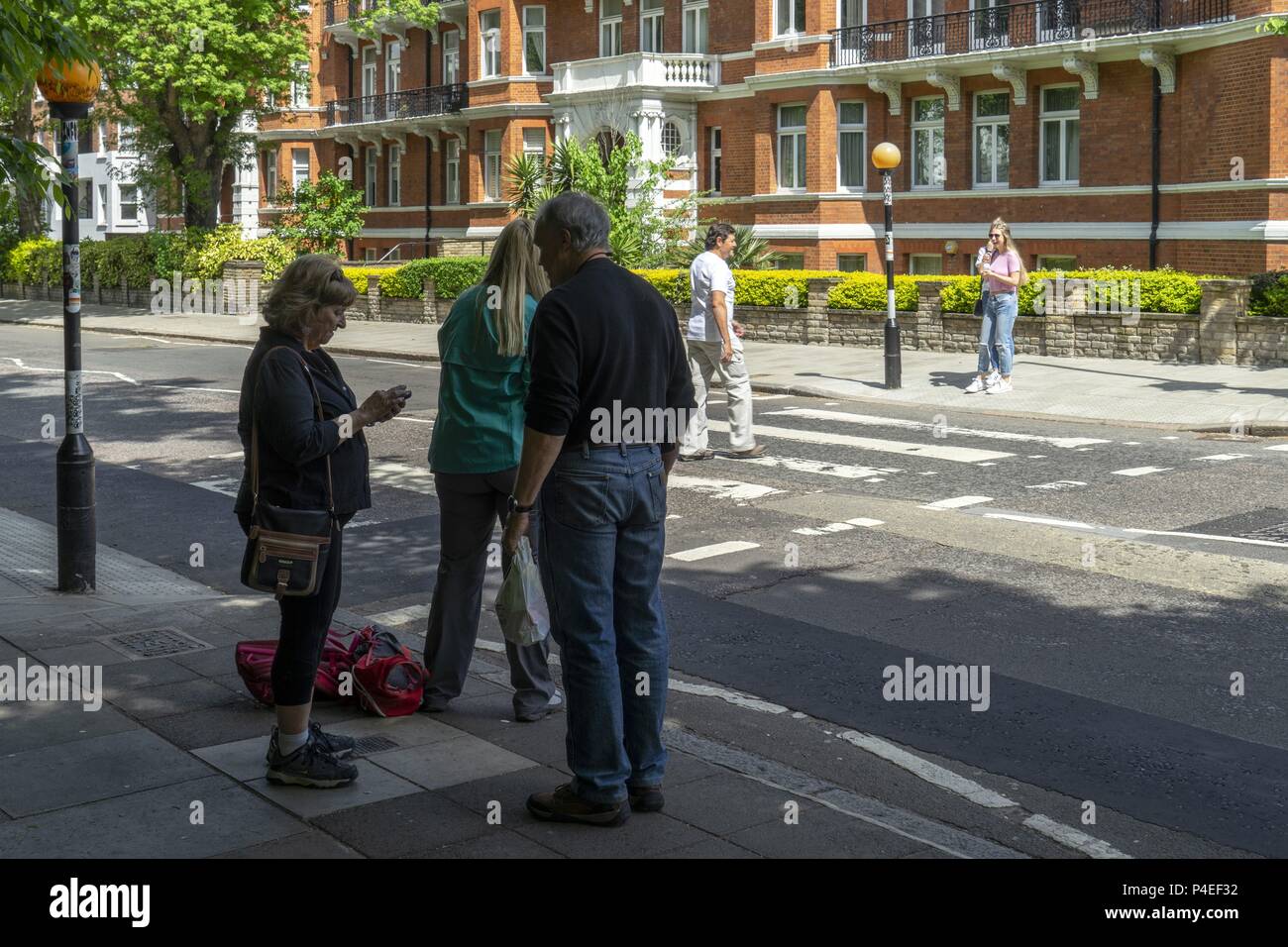 UK: Abbey Road crosswalk in front of Abbey Road Studios (Beatles) in ...