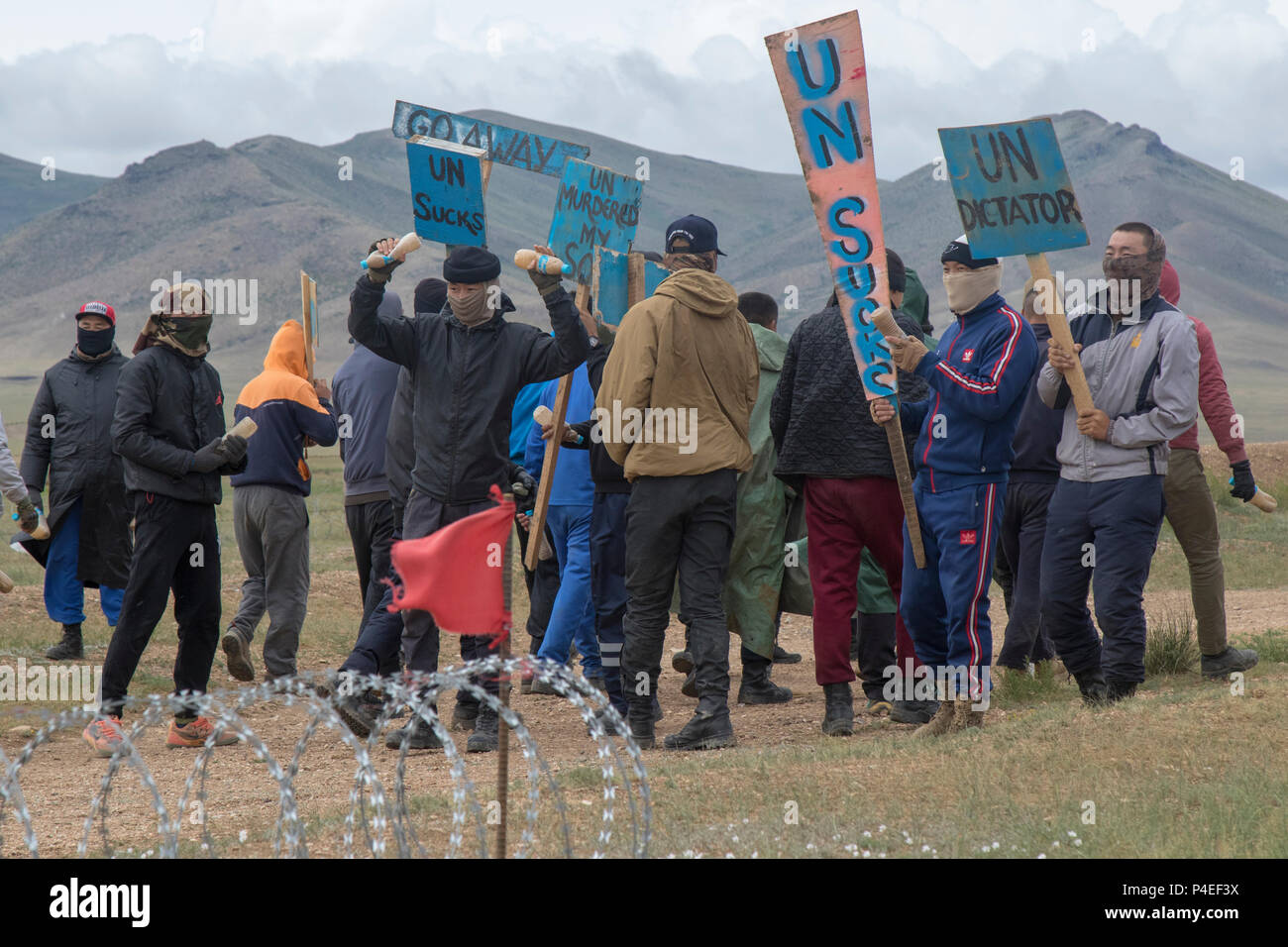 Volunteer protesters assemble to help Republic of Korea Marine Corps ...