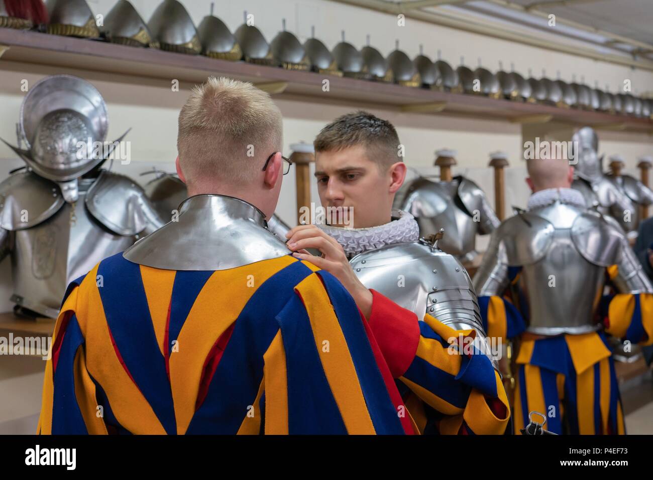 6 May 2018, Italia, Vatican: Guardsmen of the Pontifical Swiss Guard ...