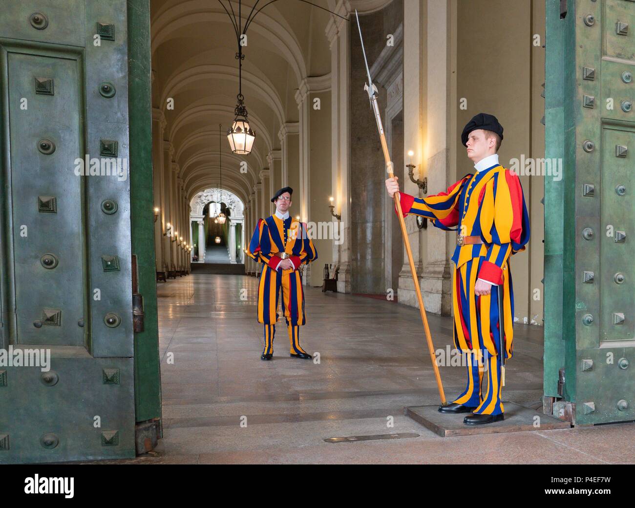 5 May 2018, Italia, Vatican: Guardians of the Pontifical Swiss Guard ...