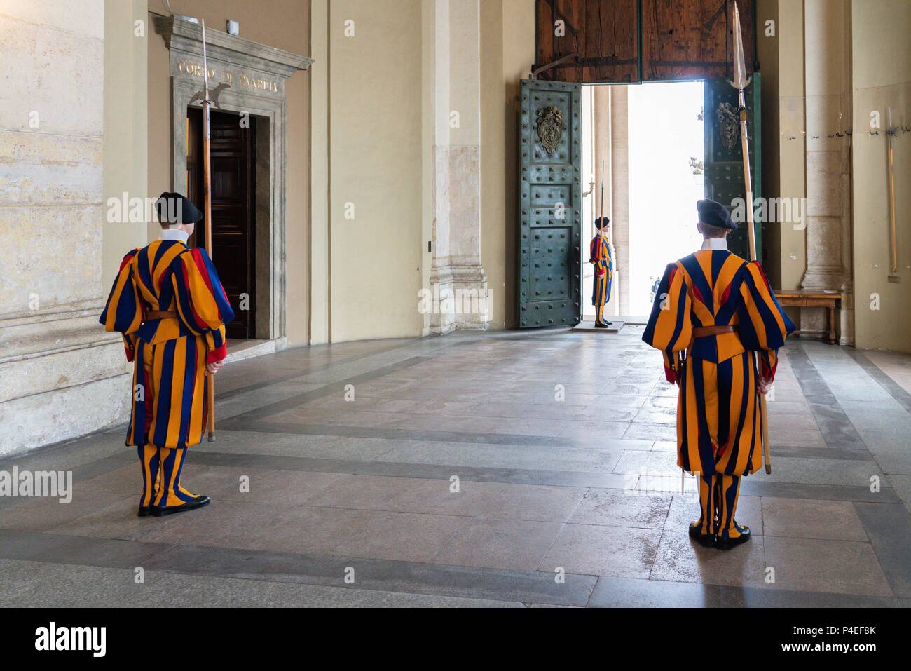 5 May 2018, Italia, Vatican: Guardians of the Pontifical Swiss Guard ...