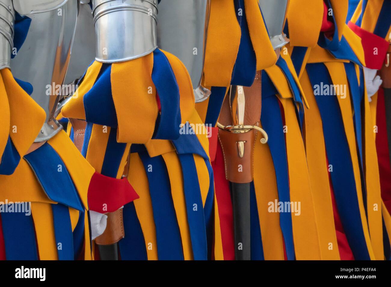 6 May 2018, Italia, Vatican: Guardsmen of the Swiss Guard in armor ...