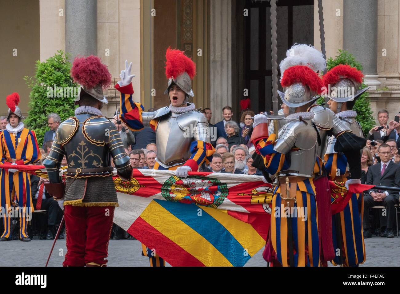 6 May 2018, Italia, Vatican: A new guardsman of the Pontifical Swiss ...