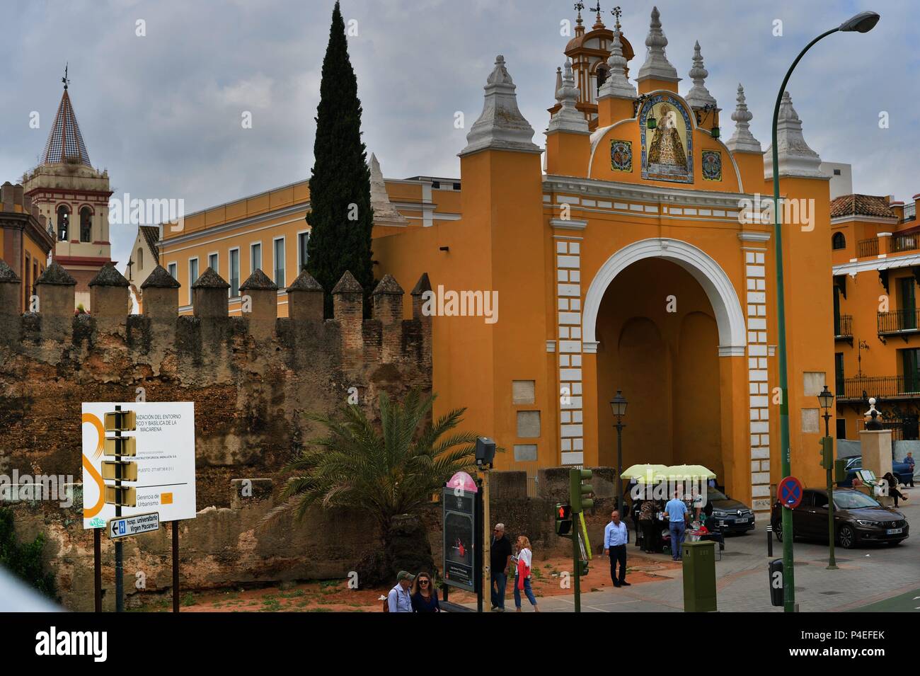 Counting 700,000 inhabitants the city of Sevilla is the capital of the ...