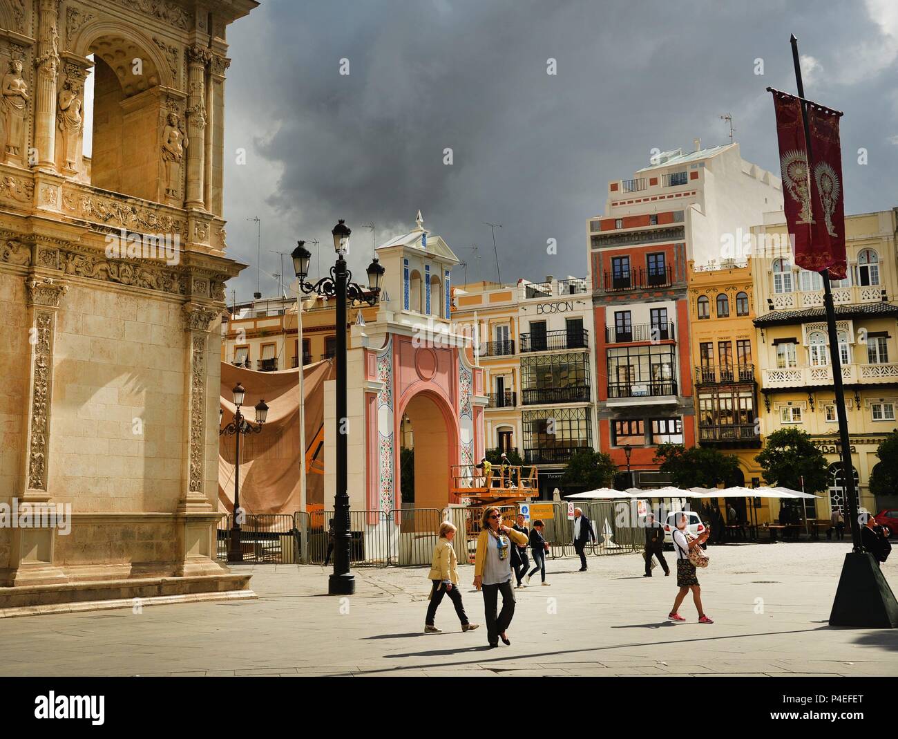 Counting 700,000 inhabitants the city of Sevilla is the capital of the ...