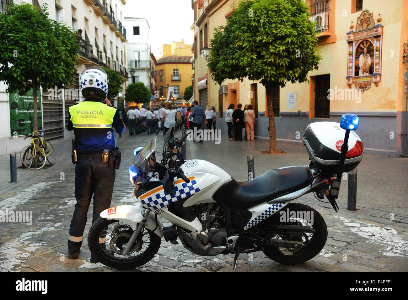 Counting 700,000 inhabitants the city of Sevilla is the capital of the ...