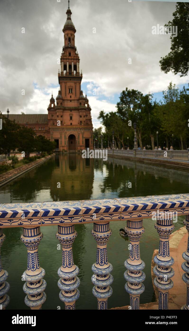 Counting 700,000 inhabitants the city of Sevilla is the capital of the ...