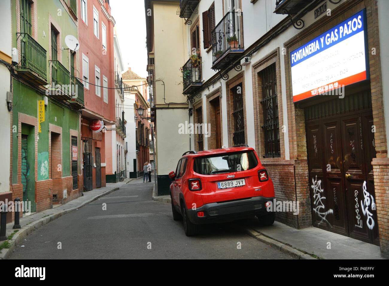 Counting 700,000 inhabitants the city of Sevilla is the capital of the ...