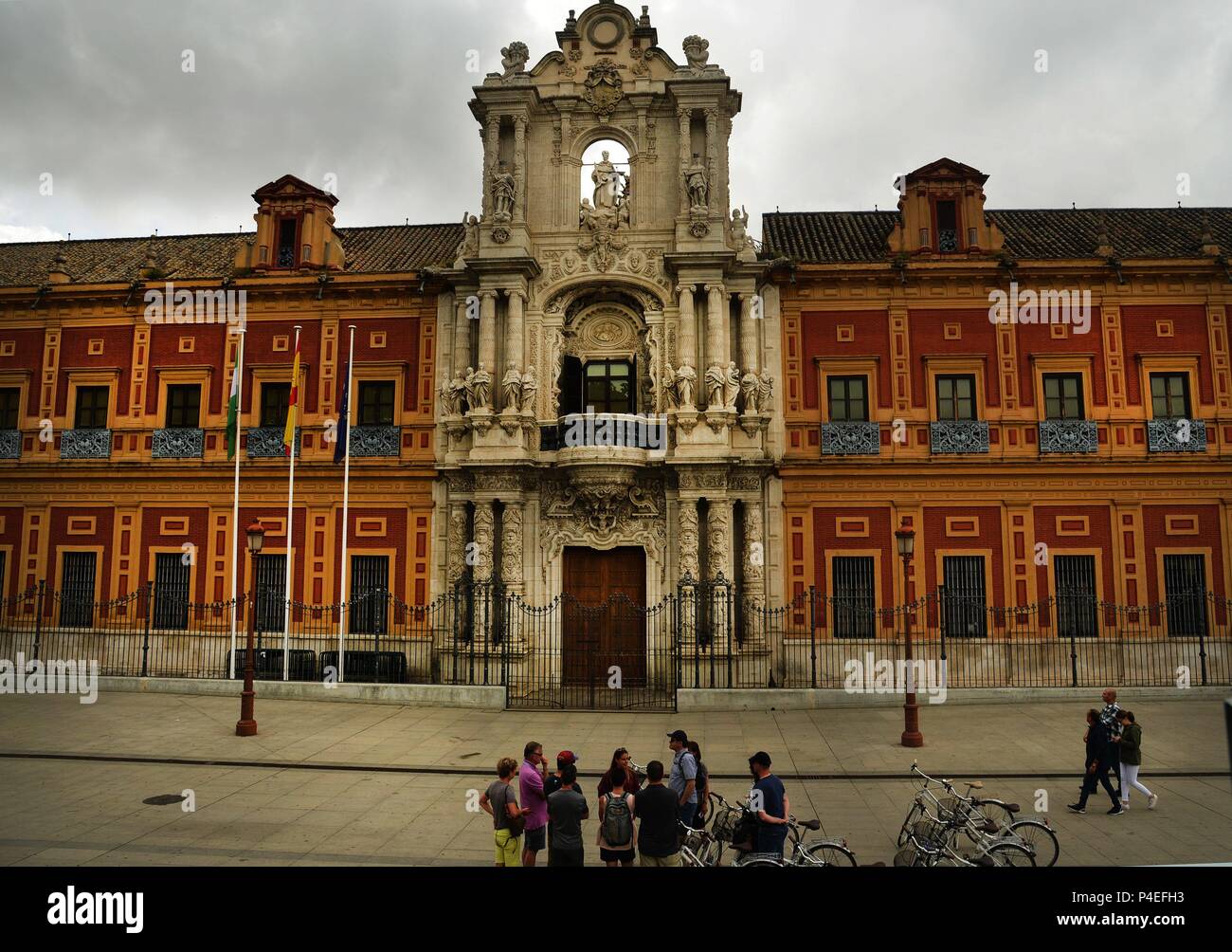 Counting 700,000 inhabitants the city of Sevilla is the capital of the ...