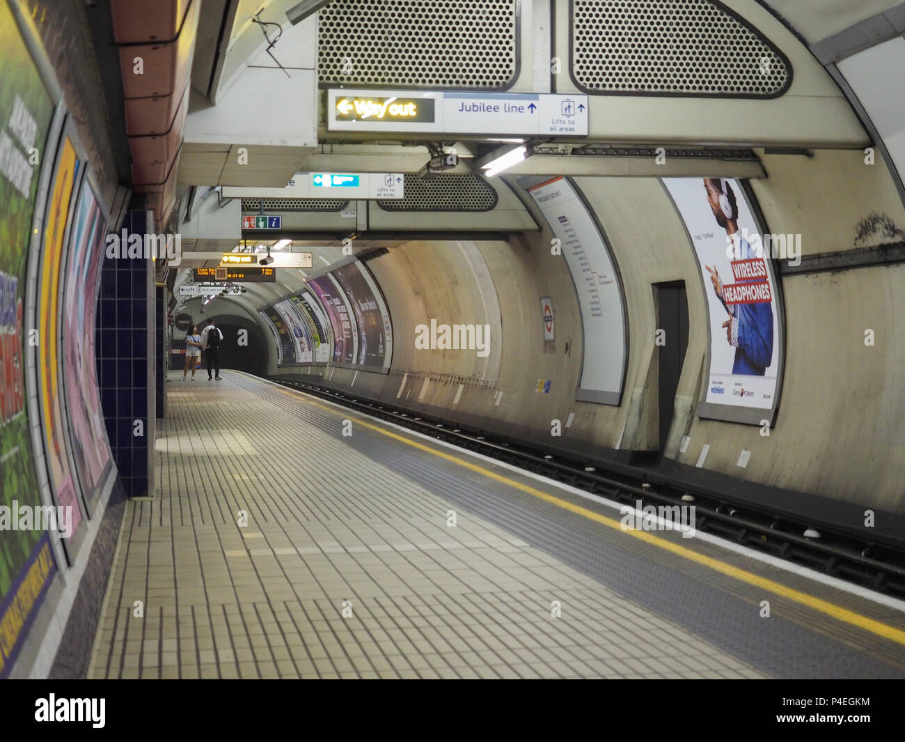 LONDON, UK - CIRCA JUNE 2018: London Underground Tube station platform ...