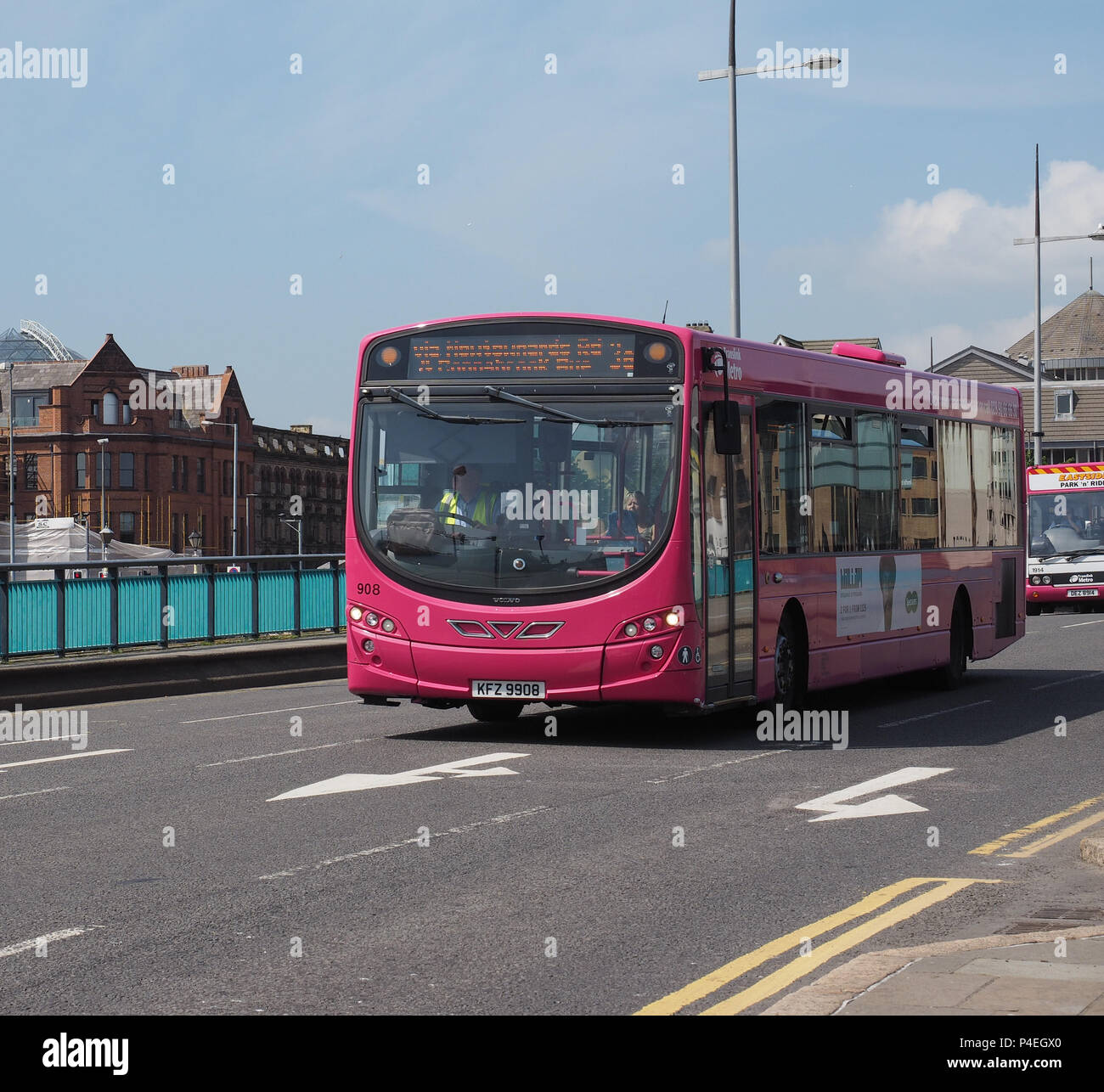 Metro bus belfast hi-res stock photography and images - Alamy