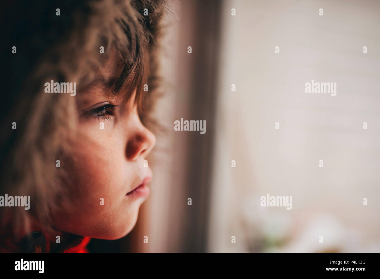 Boys face through glass hi-res stock photography and images - Alamy