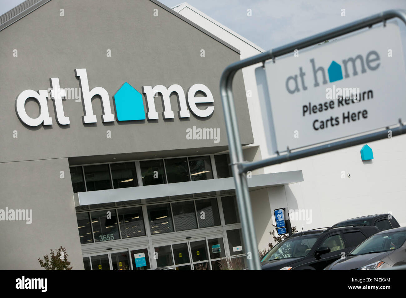Athome storefront hi-res stock photography and images - Alamy