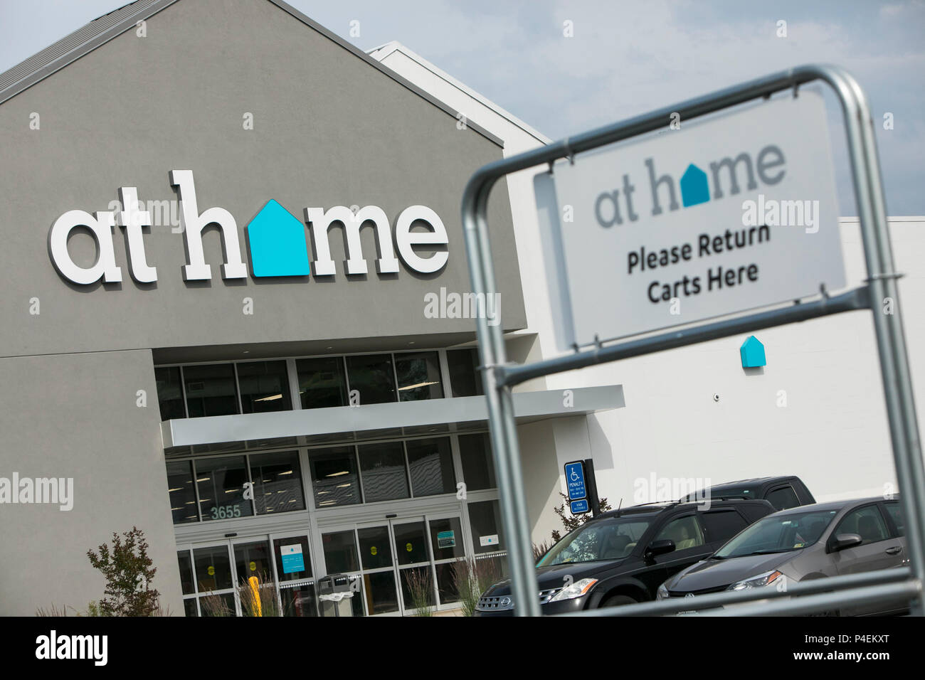 Athome storefront hi-res stock photography and images - Alamy
