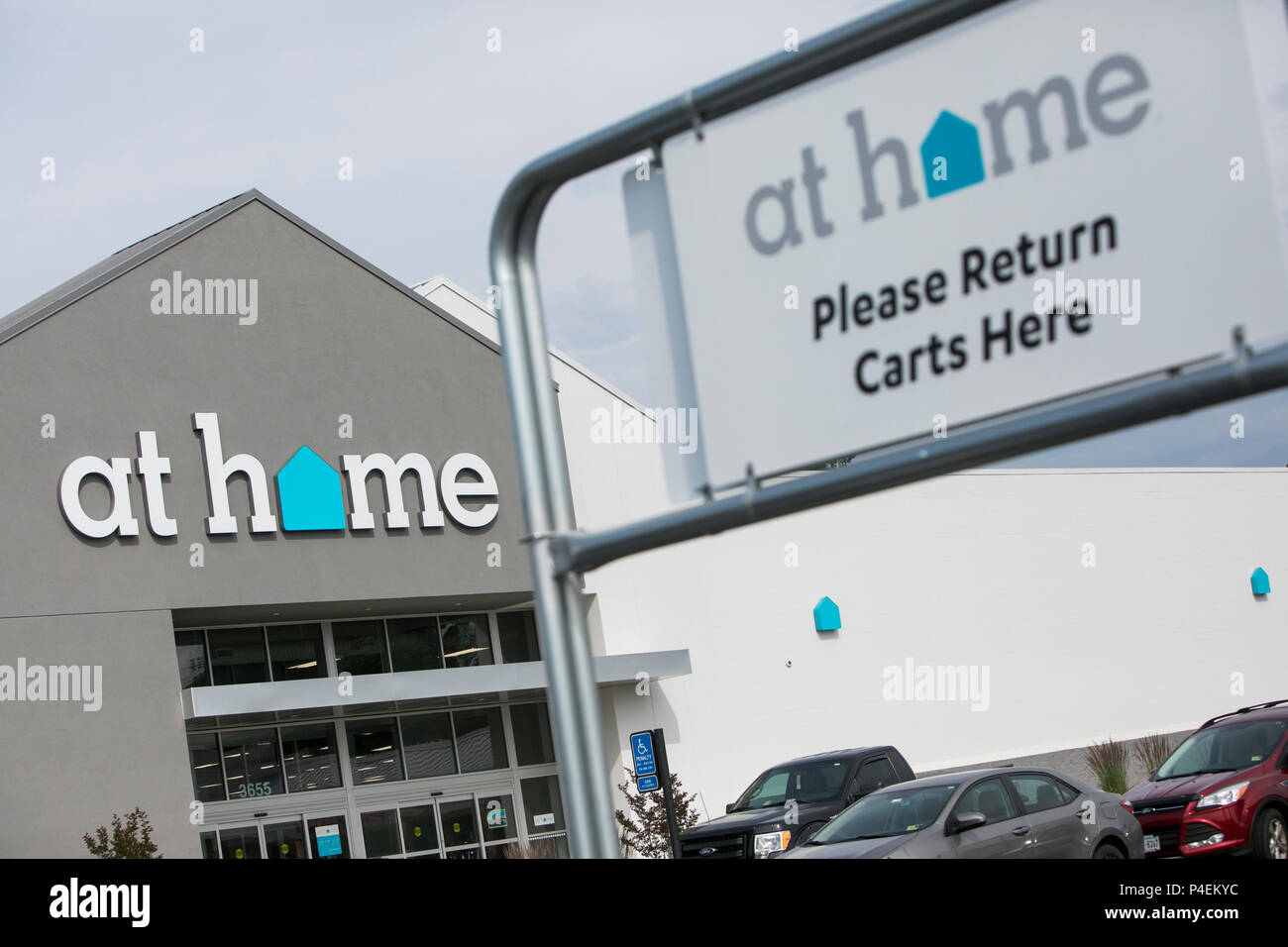 Athome storefront hi-res stock photography and images - Alamy