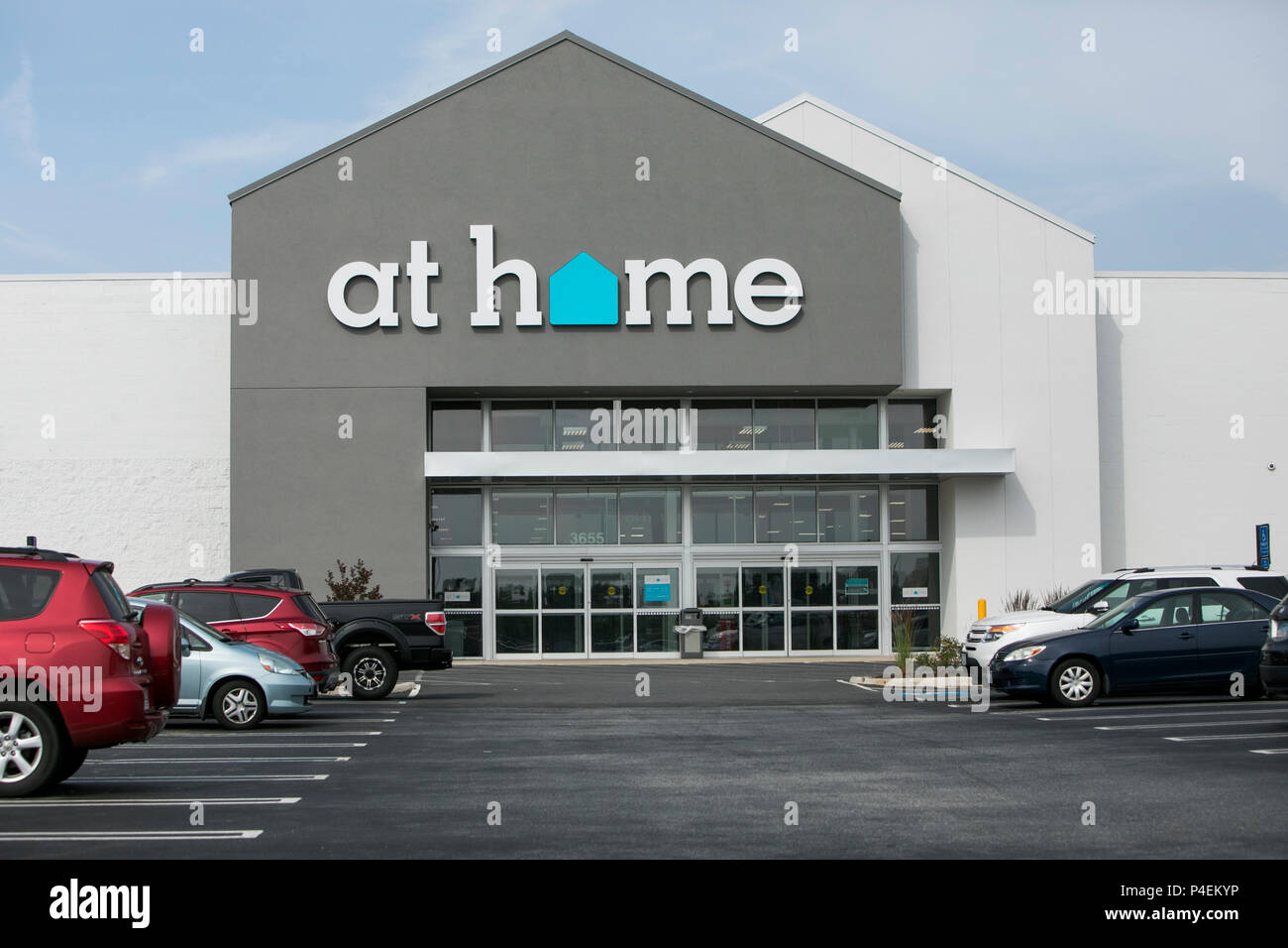 Athome storefront hi-res stock photography and images - Alamy