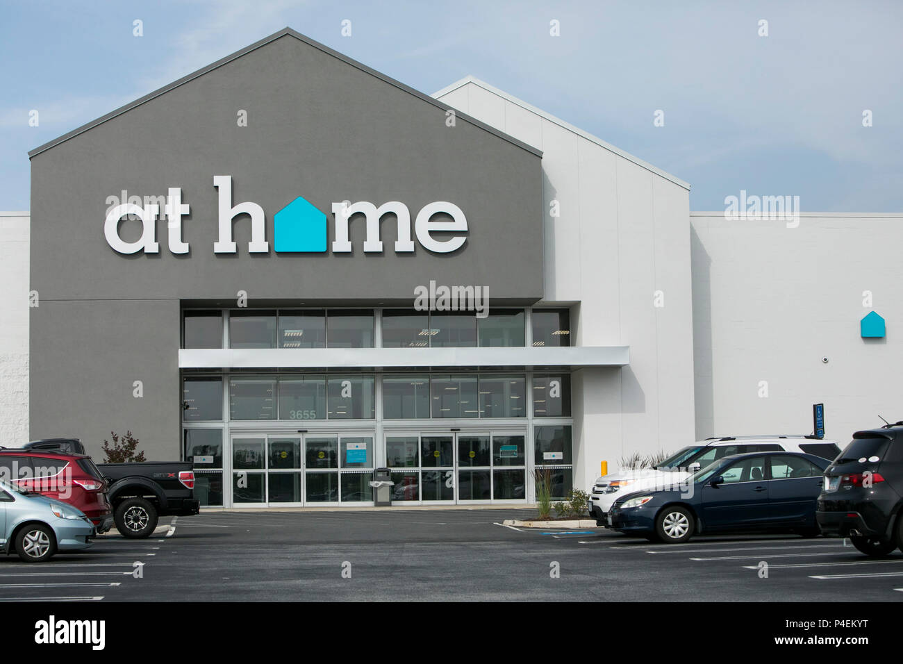 Athome storefront hi-res stock photography and images - Alamy