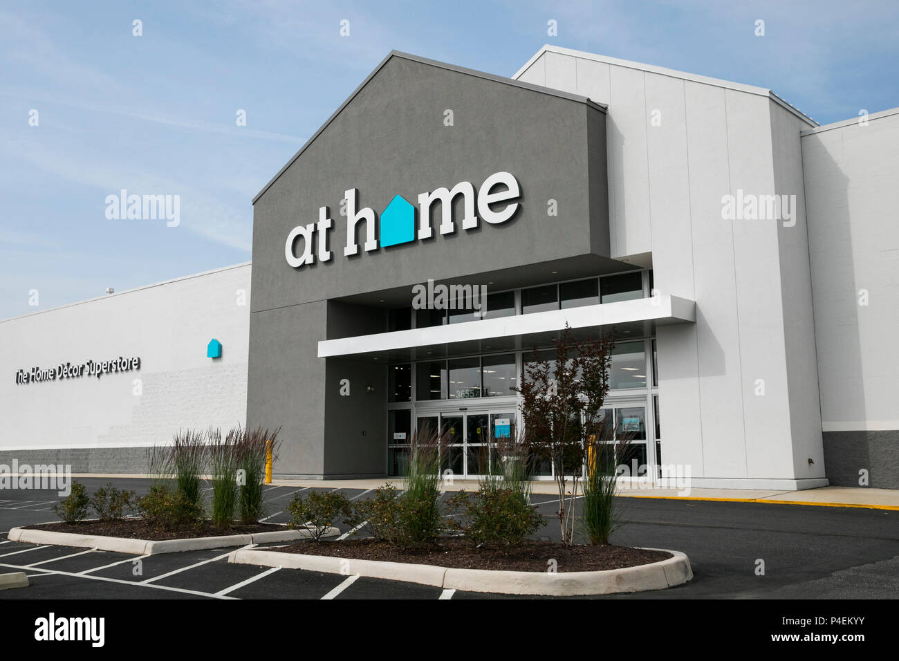 Athome storefront hi-res stock photography and images - Alamy