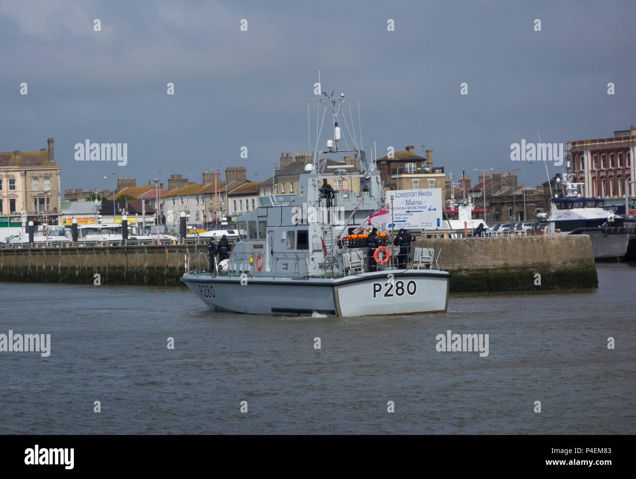 HMS Dasher P280, Underway in Lowestoft Harbour, UK Stock Photo - Alamy