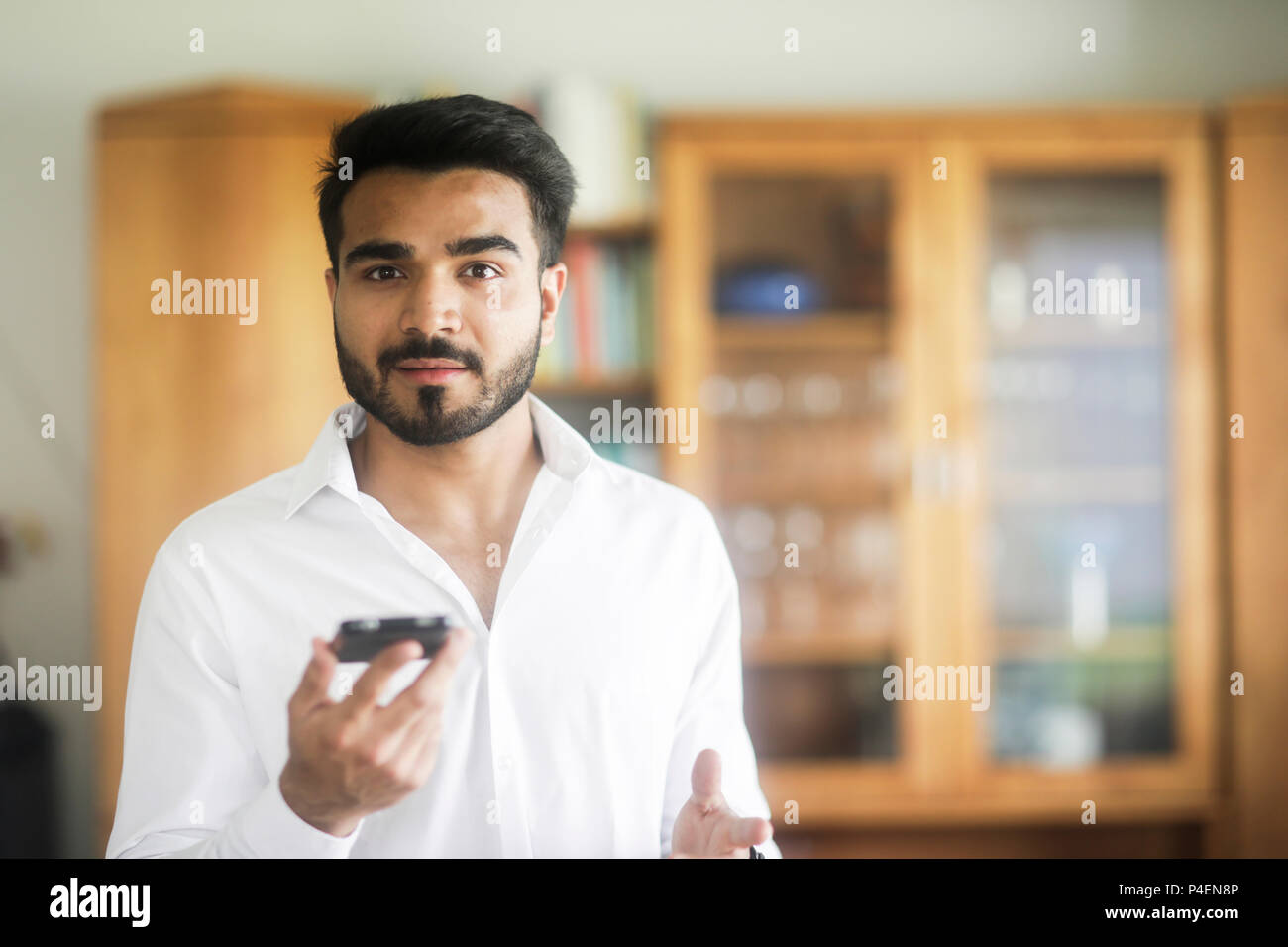 Man standing up talking hi-res stock photography and images - Alamy