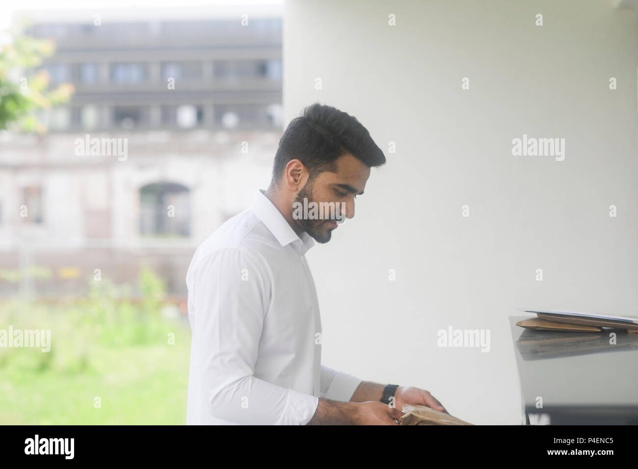 Businessman opening a box hi-res stock photography and images - Alamy