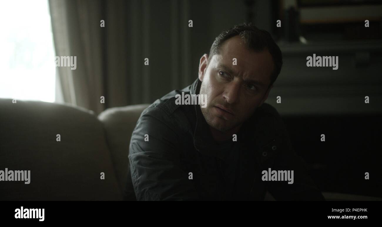 Side effects jude law hi-res stock photography and images - Alamy