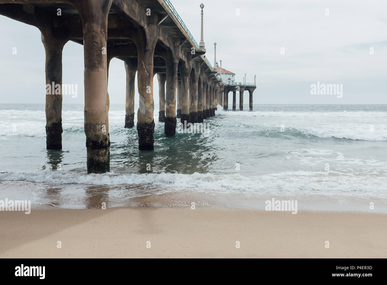 Manhattan beach pier hi-res stock photography and images - Alamy