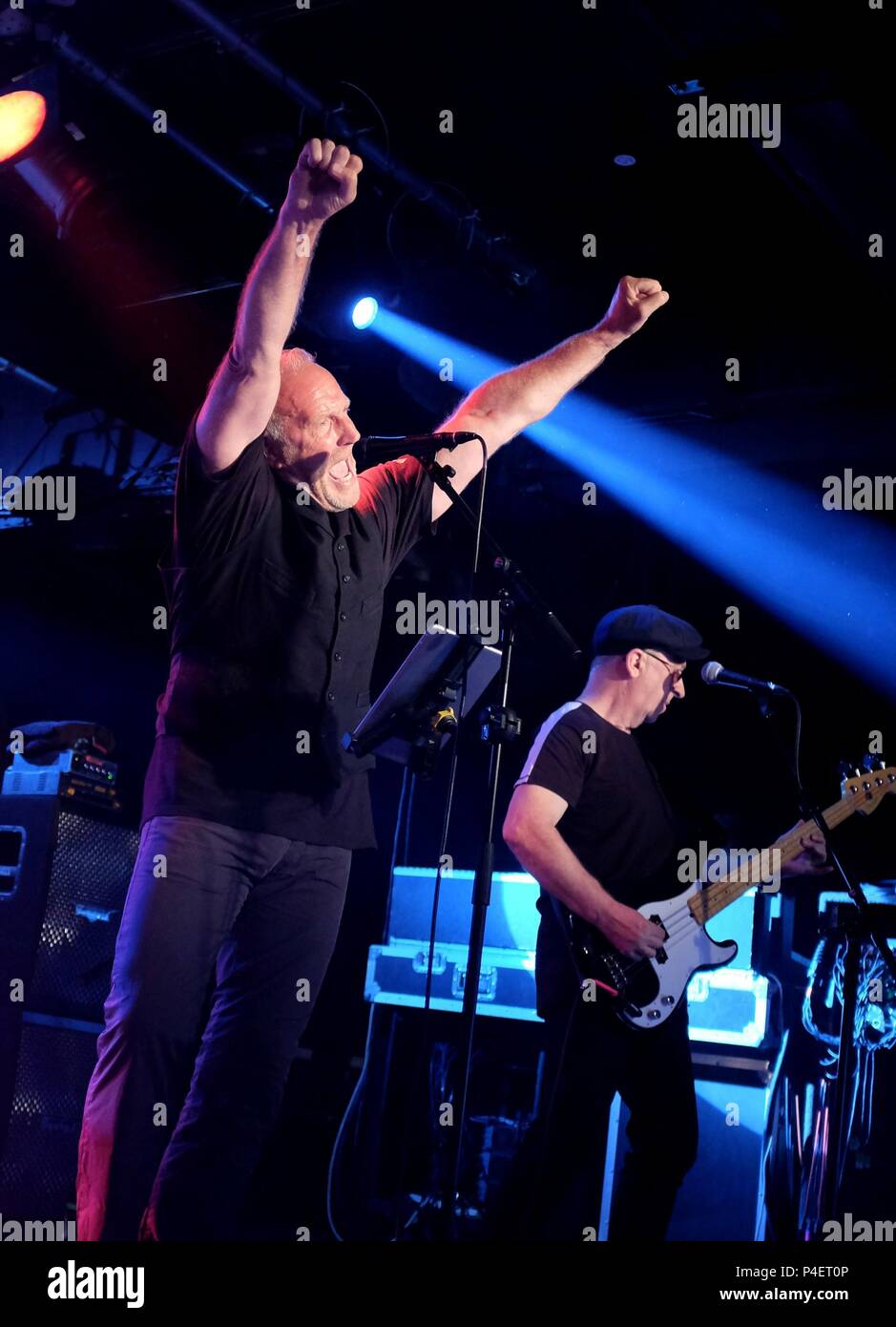 Skids performing hi-res stock photography and images - Alamy