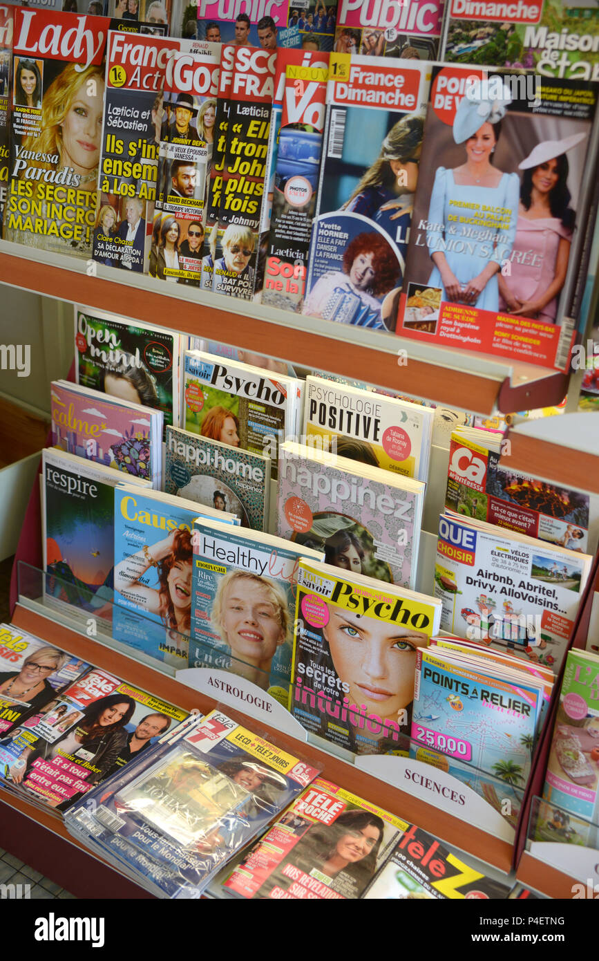 French News Magazines Kiosk High Resolution Stock Photography and ...