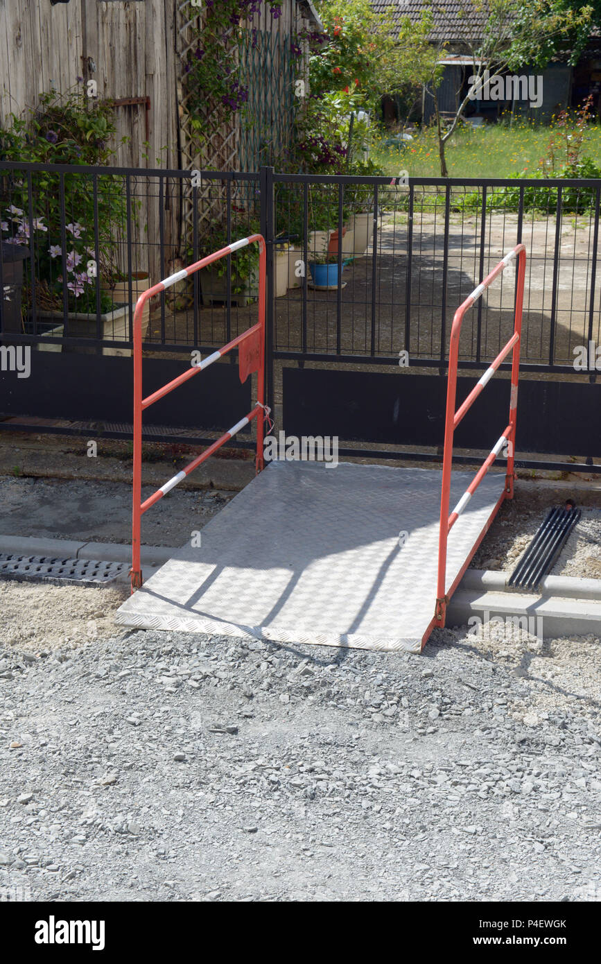 Wheelchair access ramps hi-res stock photography and images - Alamy