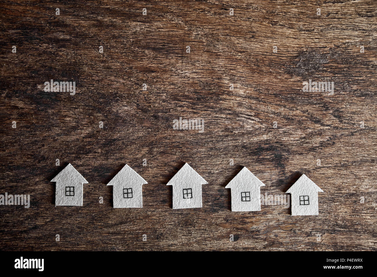 Cardboard houses hi-res stock photography and images - Alamy