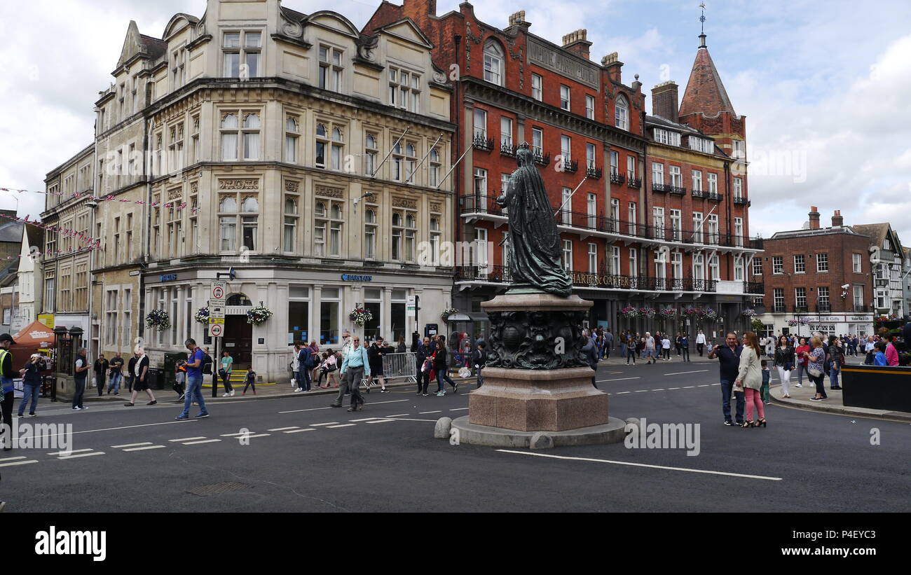 Windsor high street hi-res stock photography and images - Alamy