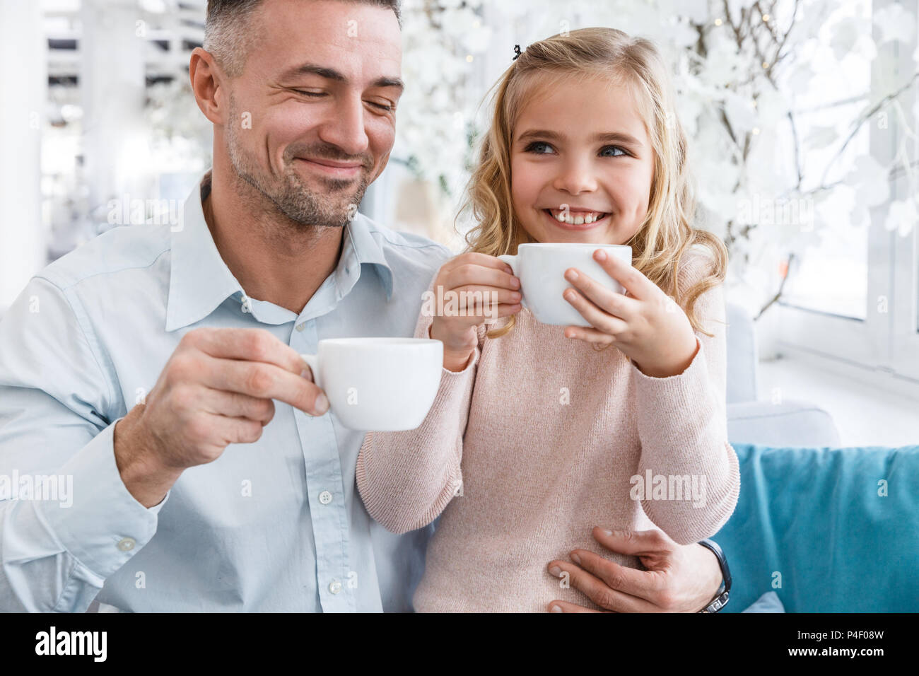 young father and daughter drinking tea in cafe Stock Photo - Alamy