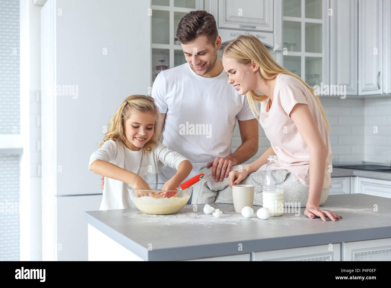 Parents cook hi-res stock photography and images - Alamy