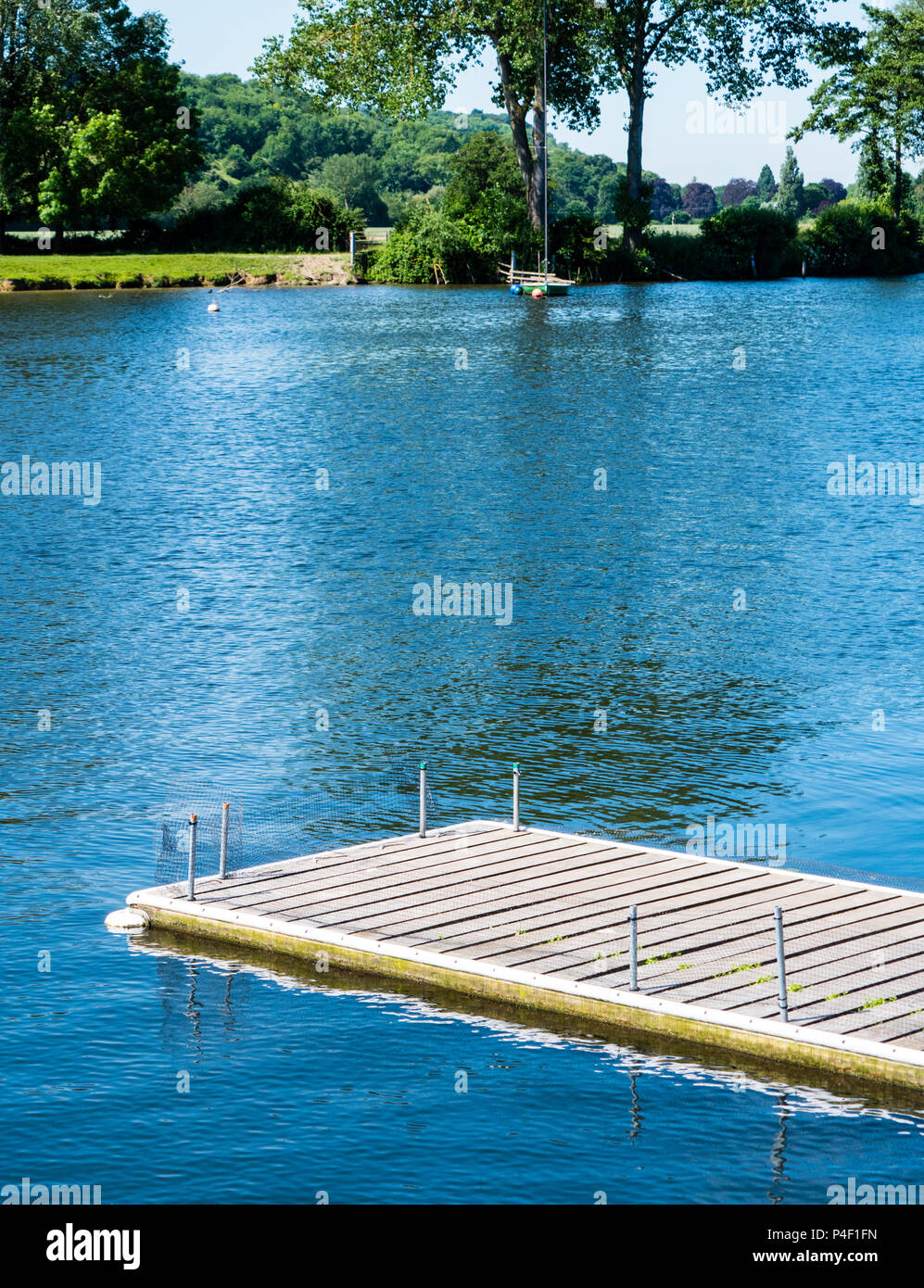 Peaceful, Boat Jetty, River Thames, Bourne End, Buckinghamshire ...