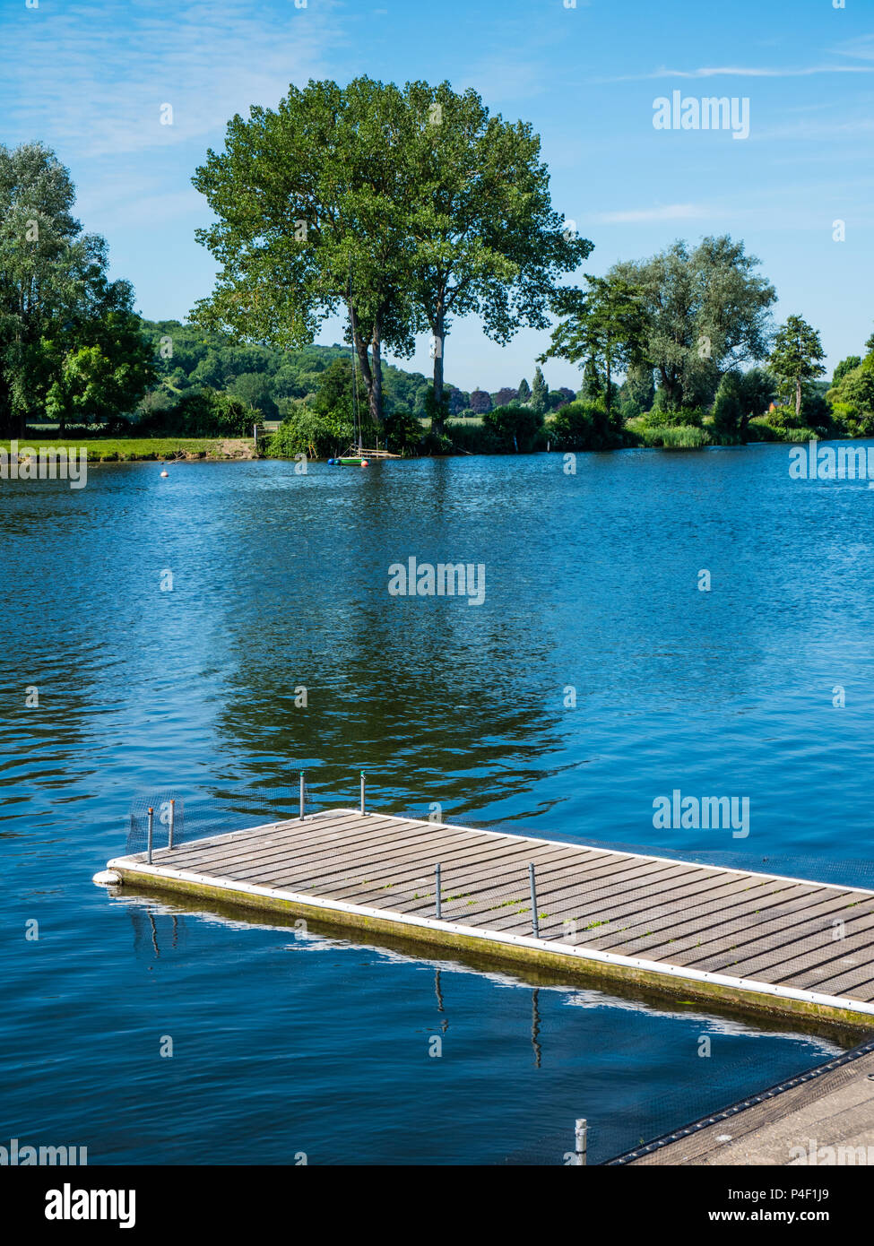 Peaceful, Boat Jetty, River Thames, Bourne End, Buckinghamshire ...