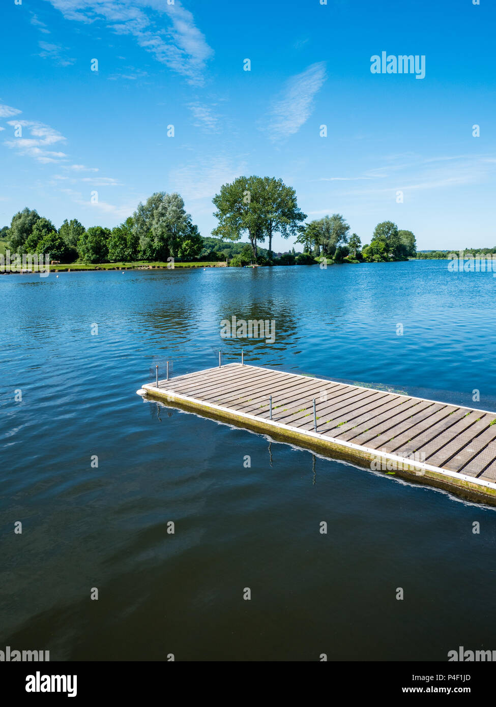 Peaceful, Boat Jetty, River Thames, Bourne End, Buckinghamshire ...