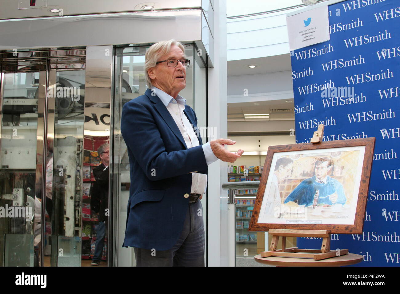 William roache mbe hi-res stock photography and images - Alamy