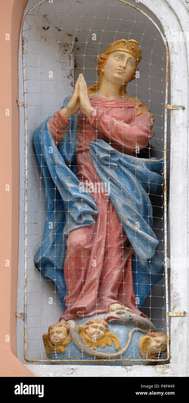 Virgin mary statue on house hi-res stock photography and images - Alamy
