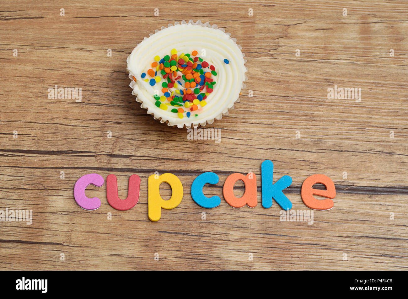 The word cupcake displayed with a cupcake Stock Photo - Alamy